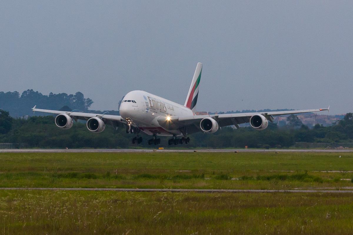 Airbus A380 realiza no Brasil primeiro voo comercial na América Latina ...