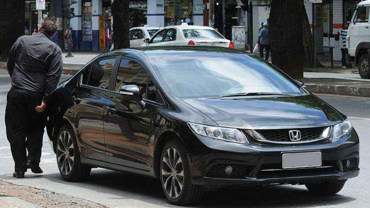 Uber divulga lista de carros aceitos nas categorias X e Black - Vrum