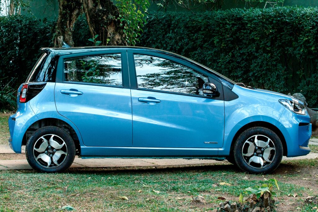 Kwid E-Tech x JAC E-JS1: confira o comparativo dos elétricos “populares”