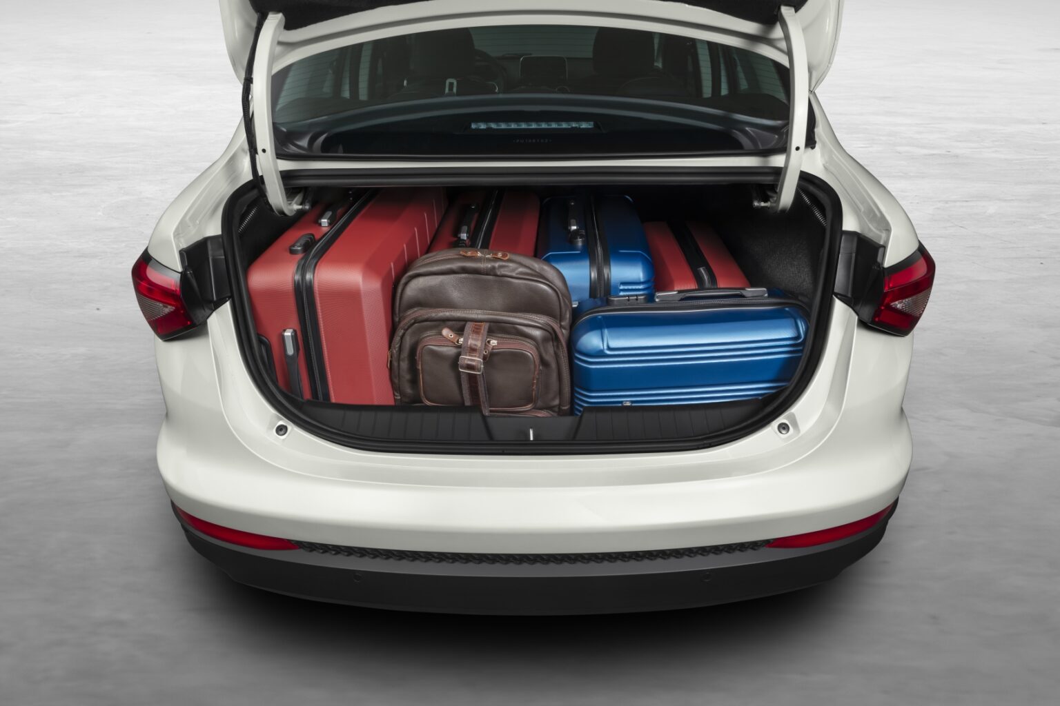 Fiat Cronos 2023: sedã ganha versões com motores 1.0 e 1.3 CVT - Vrum