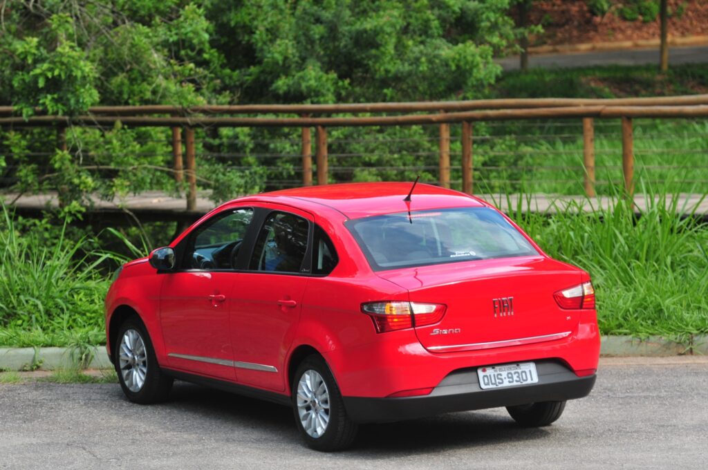 Fiat Grand Siena: 10 pontos importantes antes da compra - Vrum