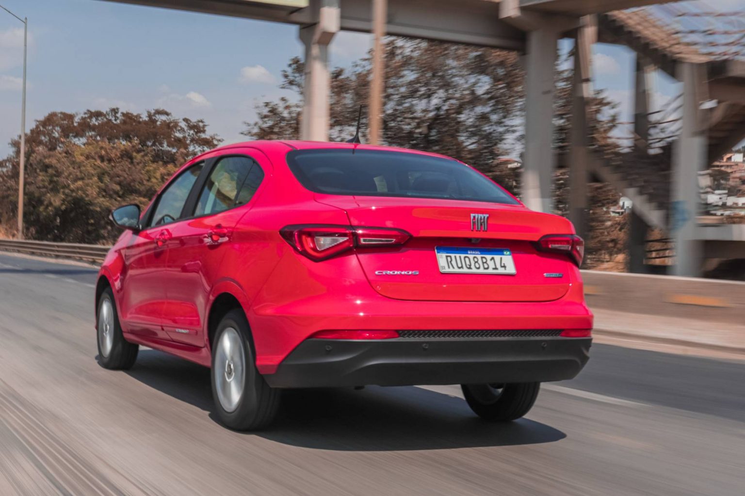 Fiat Cronos Drive CVT 2023: o automático mais barato do país anda bem?