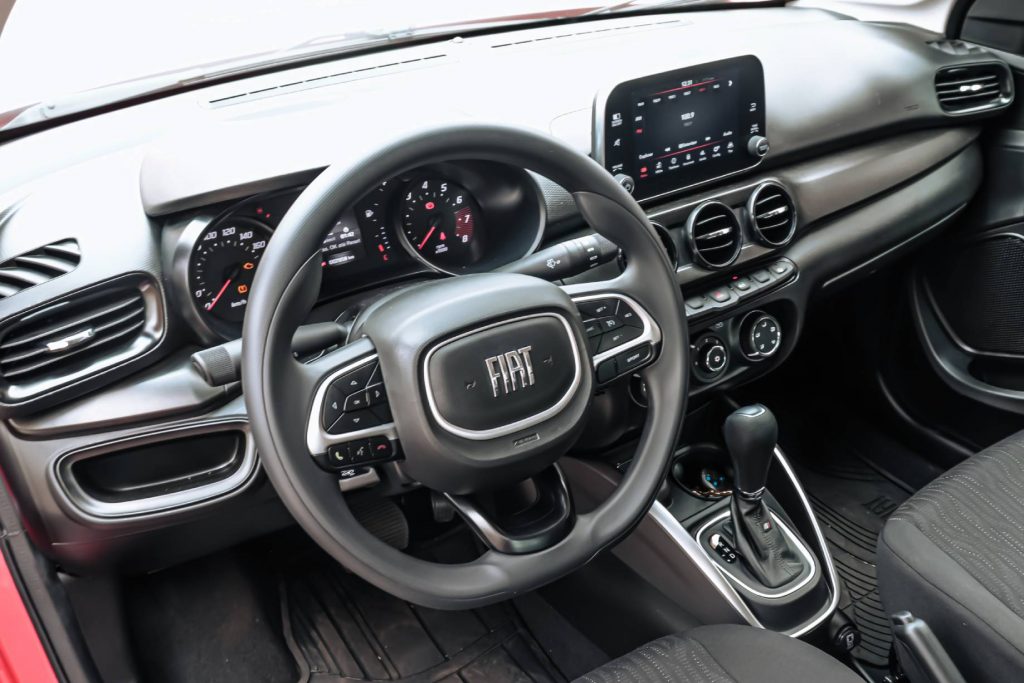 Fiat Cronos Drive CVT 2023: o automático mais barato do país anda bem?