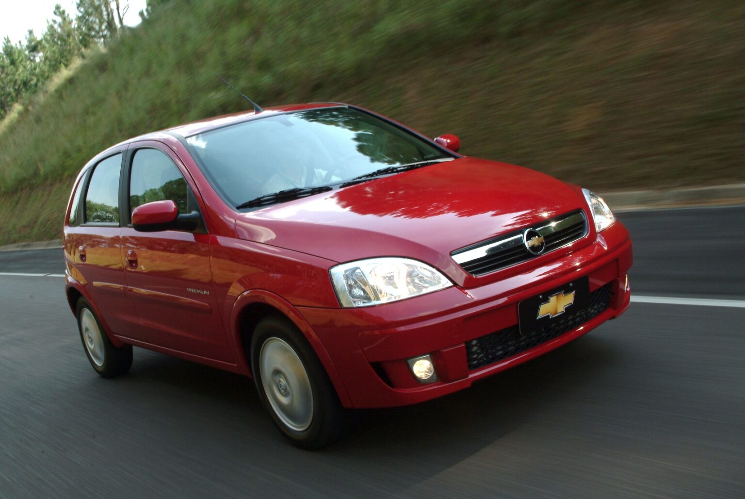 Corsa faz 40 anos na Europa (e segue muito vivo por lá) - Vrum