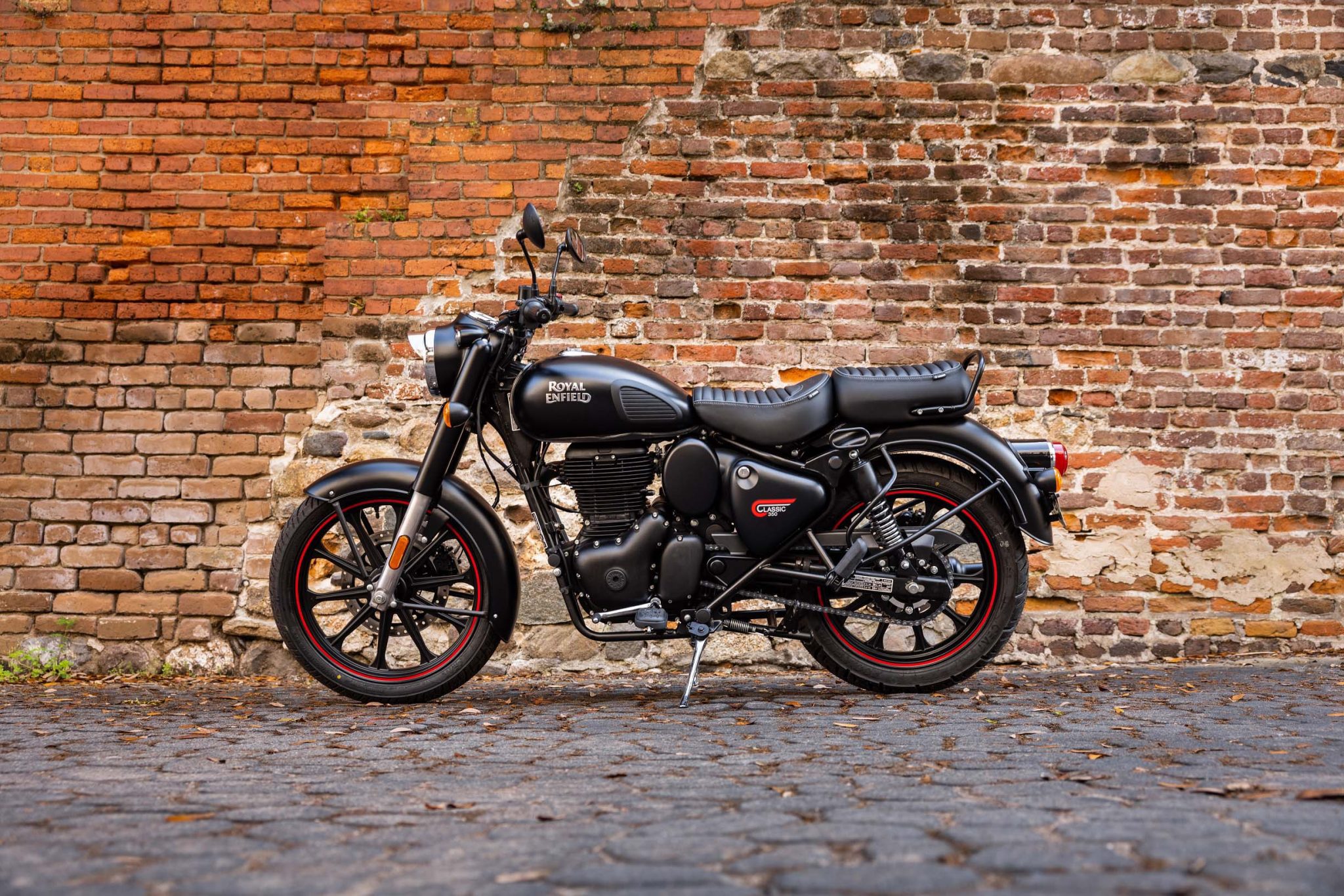 Royal Enfield Classic 350 é moto com cara de moto - Vrum