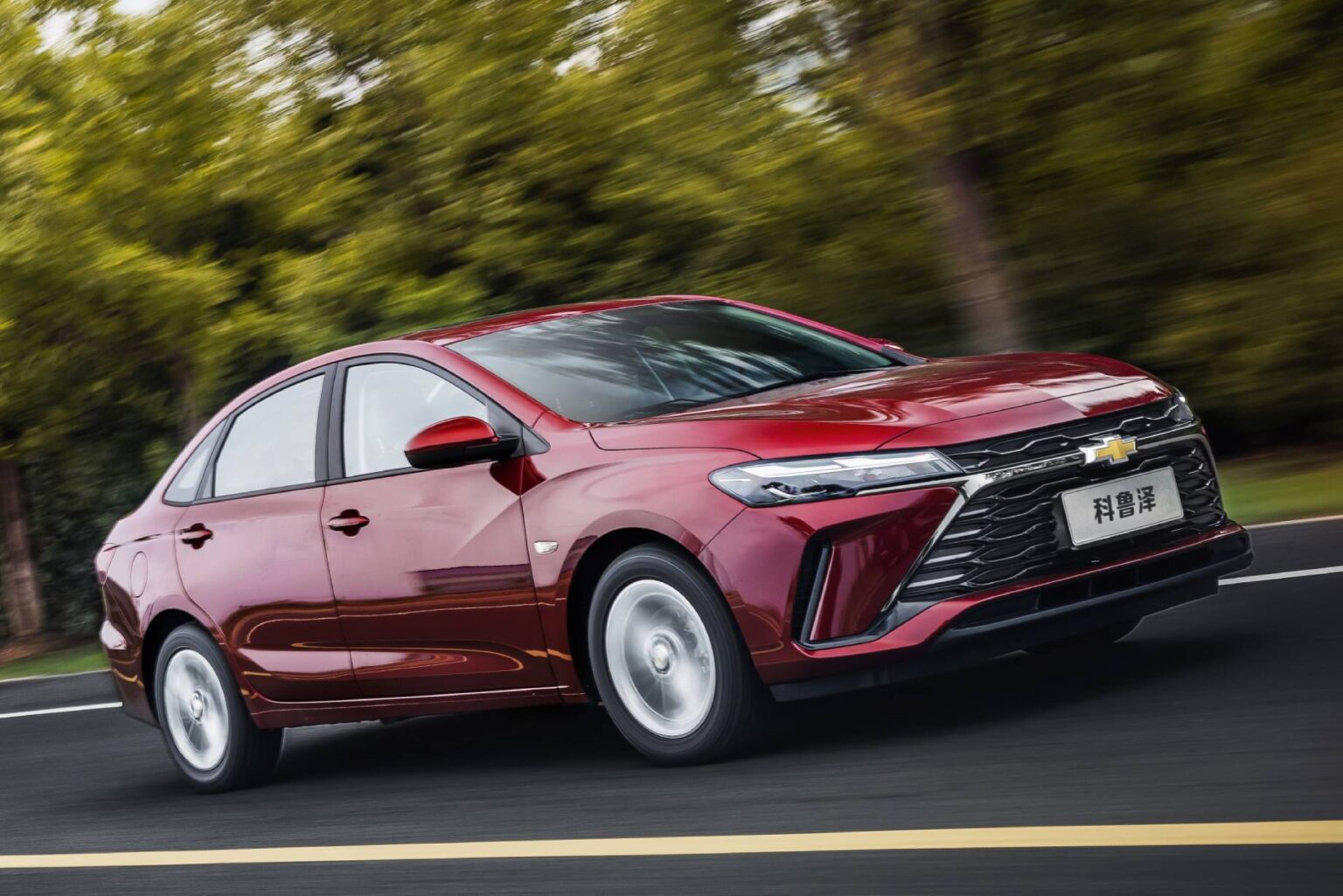 Novo Chevrolet Monza 2023 estreia na China: sedan virá ao Brasil?
