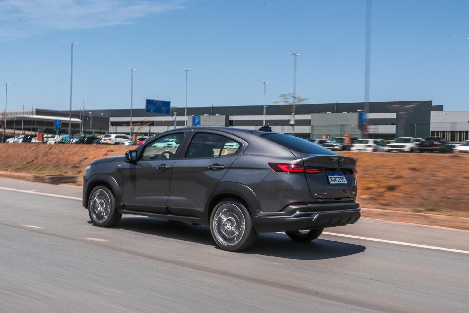 BMW X4: conheça o SUV cupê "sósia" do Fiat Fastback