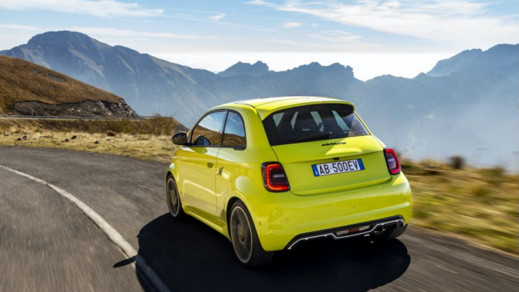 Abarth 500e chegará ao Brasil em 2023 - Vrum