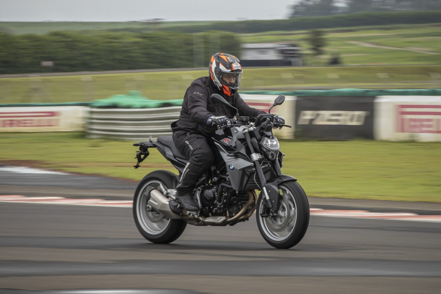 BMW F 900R Sport e F 900R Sport Plus formam a dupla dinâmica