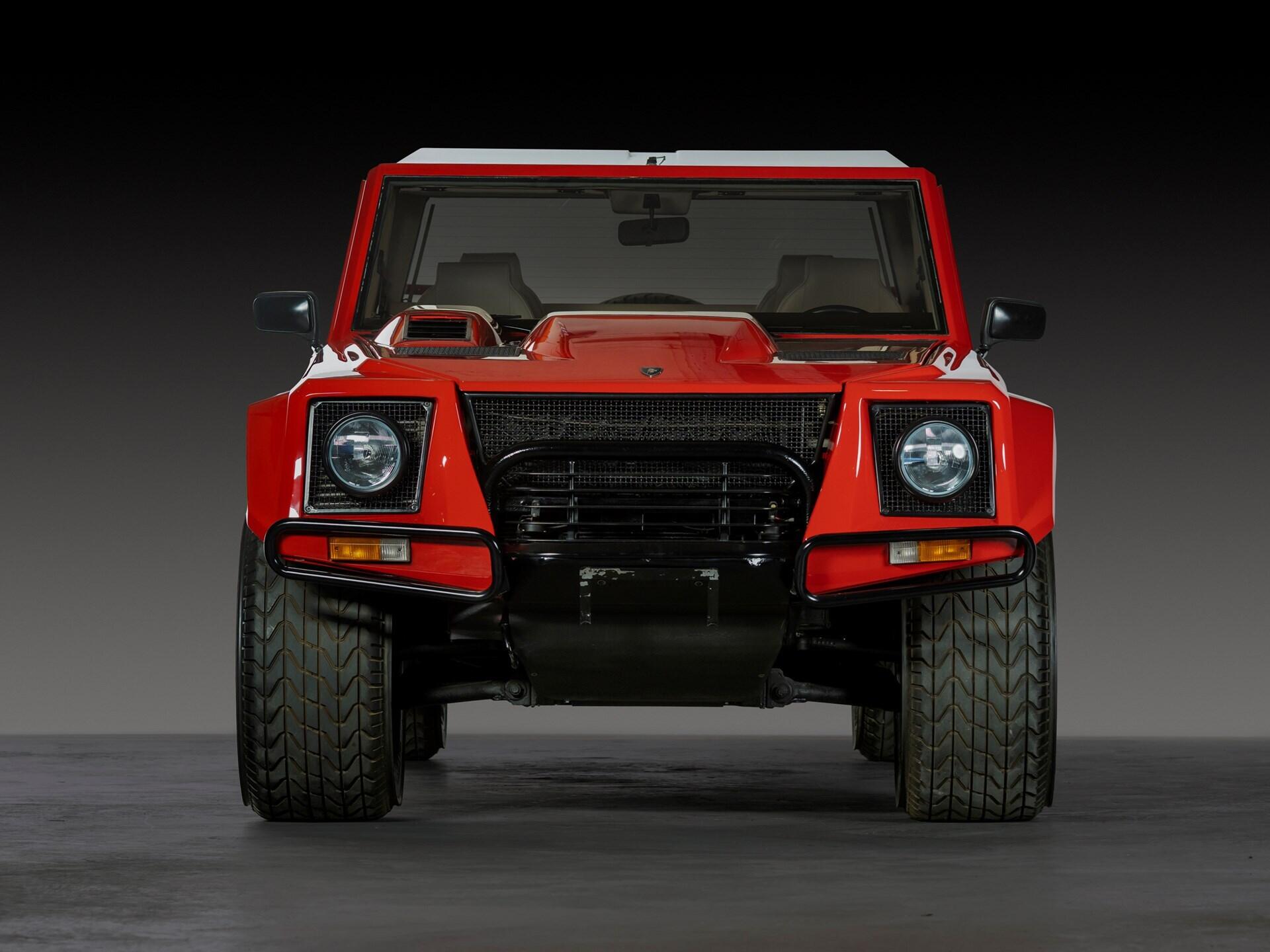 Lamborghini LM002: SUV raro da marca esportiva vai a leilão