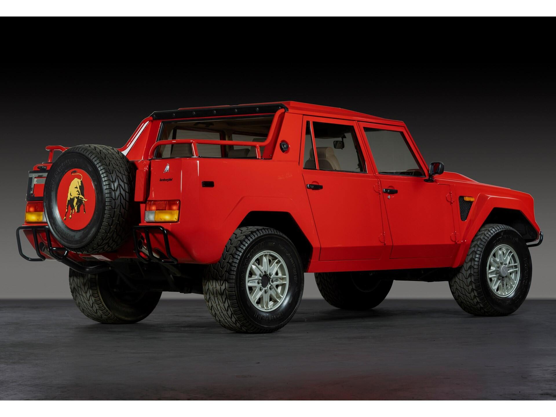 Lamborghini LM002: SUV raro da marca esportiva vai a leilão