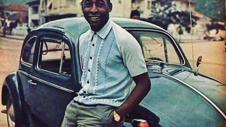 Pelé ganhou vários carros durante a carreira de jogador - Vrum