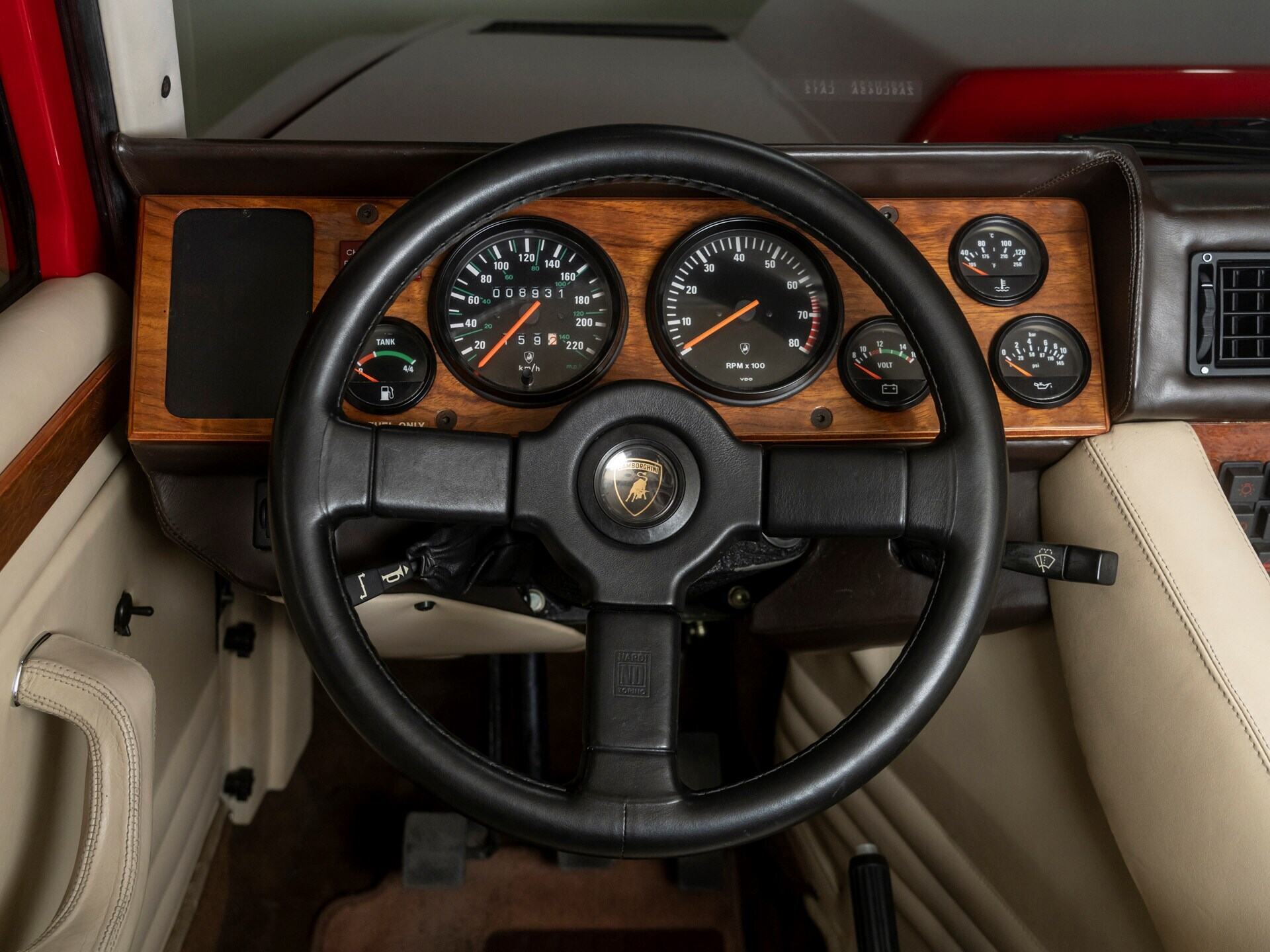 Lamborghini LM002: SUV raro da marca esportiva vai a leilão