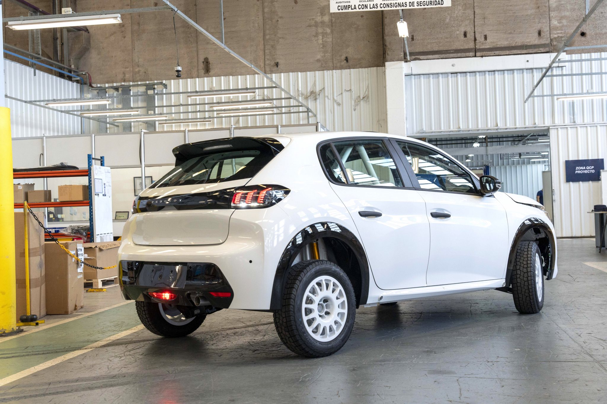 Peugeot 208 Rally4: versão de fábrica preparada para rali