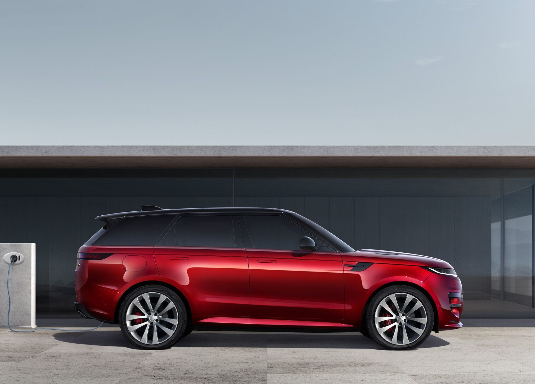 Range Rover Sport híbrido chega por R$ 1 milhão; compensa?